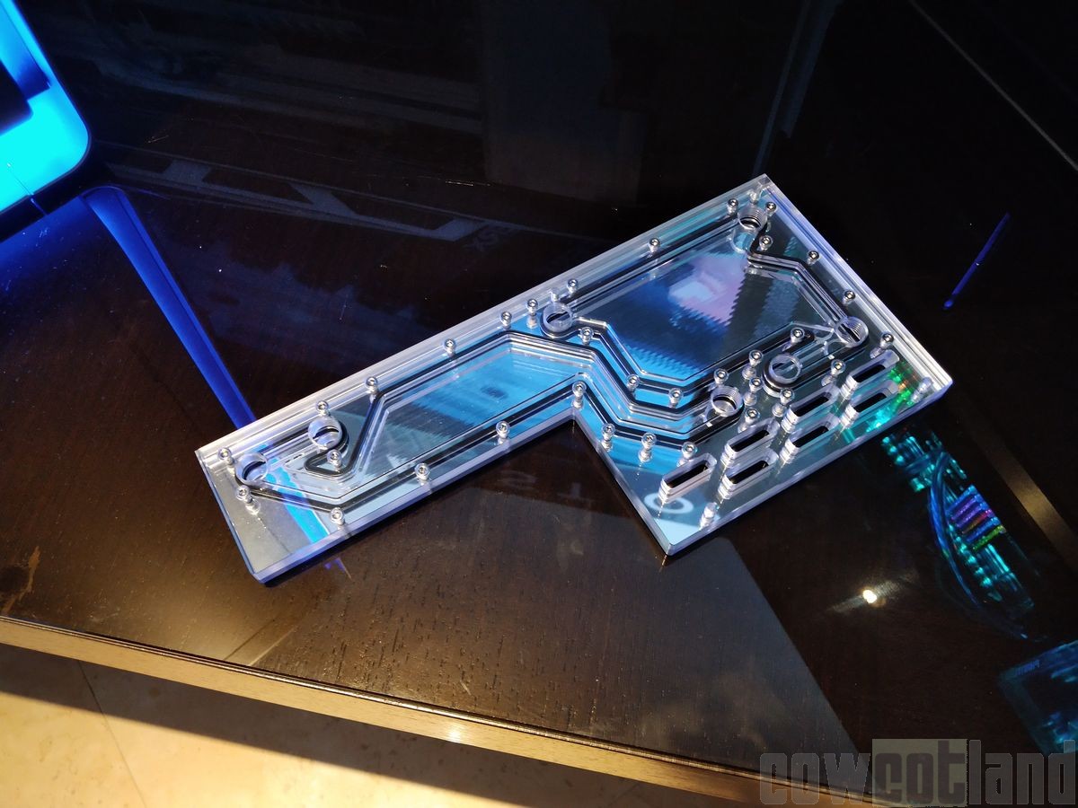 COMPUTEX 2019 : une distro plate universelle chez Phanteks