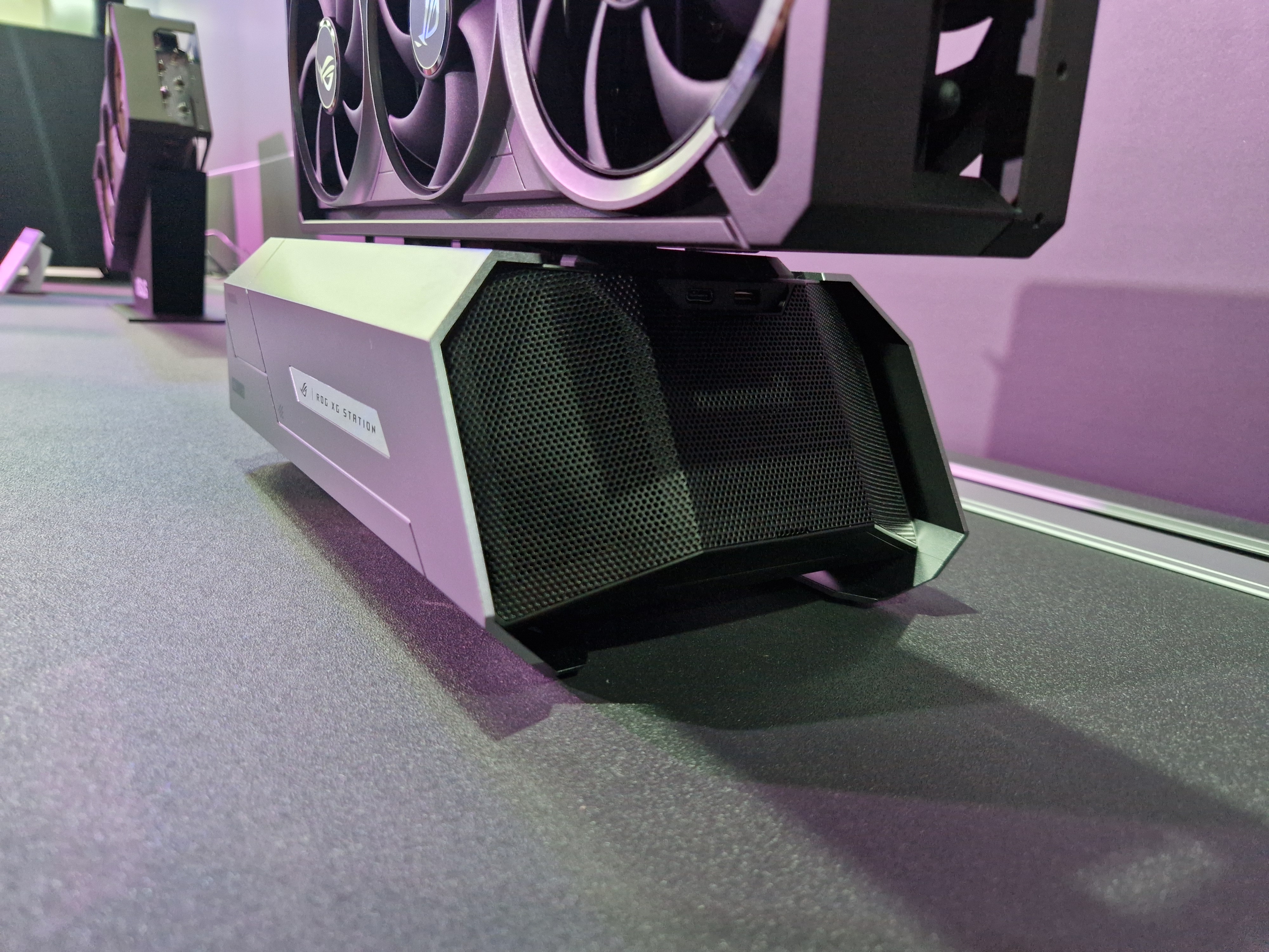 COMPUTEX 2025 : ASUS remet au goût du jour le concept de dock externe ...