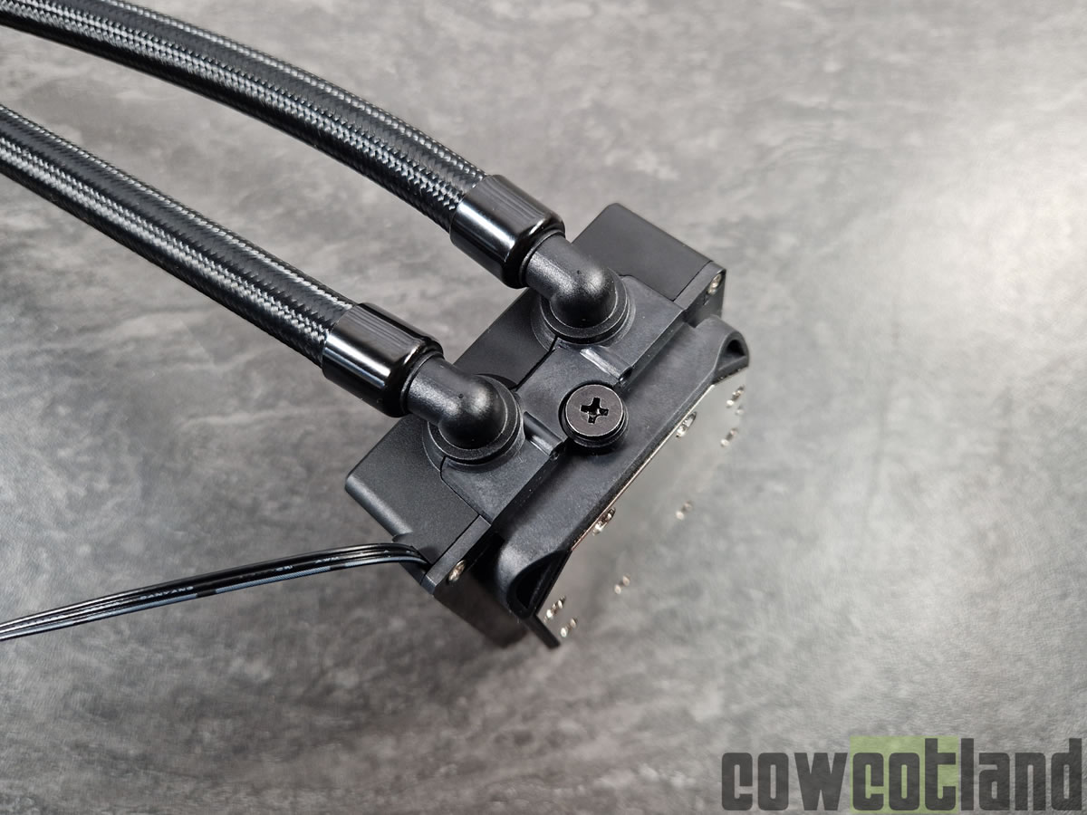 BitFenix Cube 360, un AIO au style original, mais... : Le kit AIO, page 2